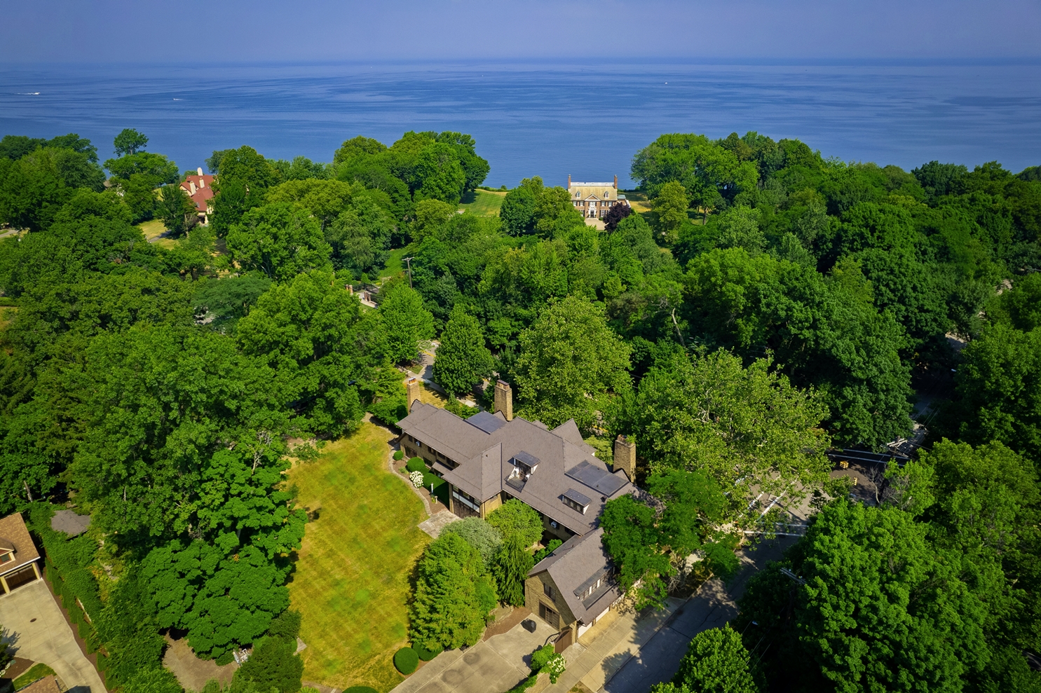 10494 Lake Shore Boulevard - Chestnut Hill Realty Inc.